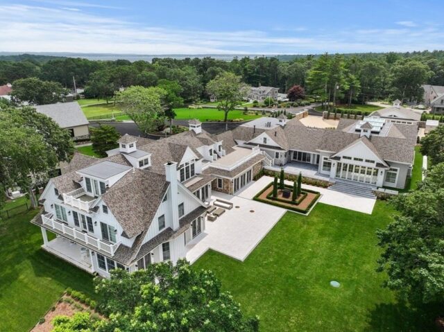 Luxurious Waterfront Estate in Wareham, MA (PHOTOS) – housesoftherich.com