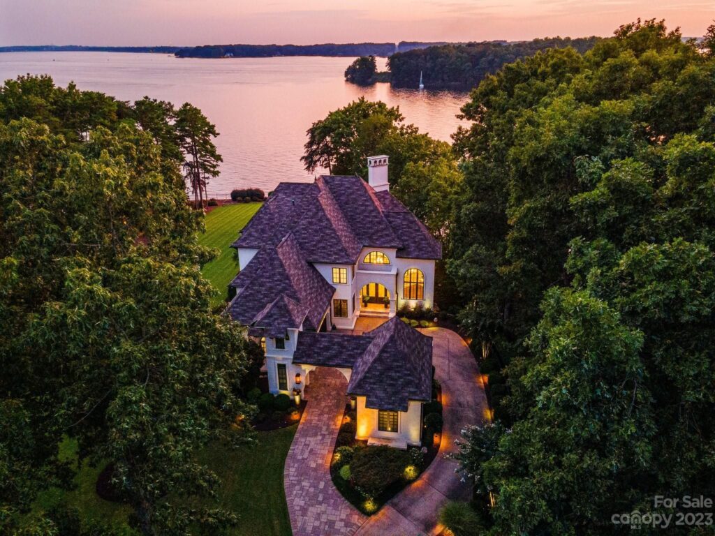 Amazing Waterfront Living in NC (PHOTOS) – housesoftherich.com