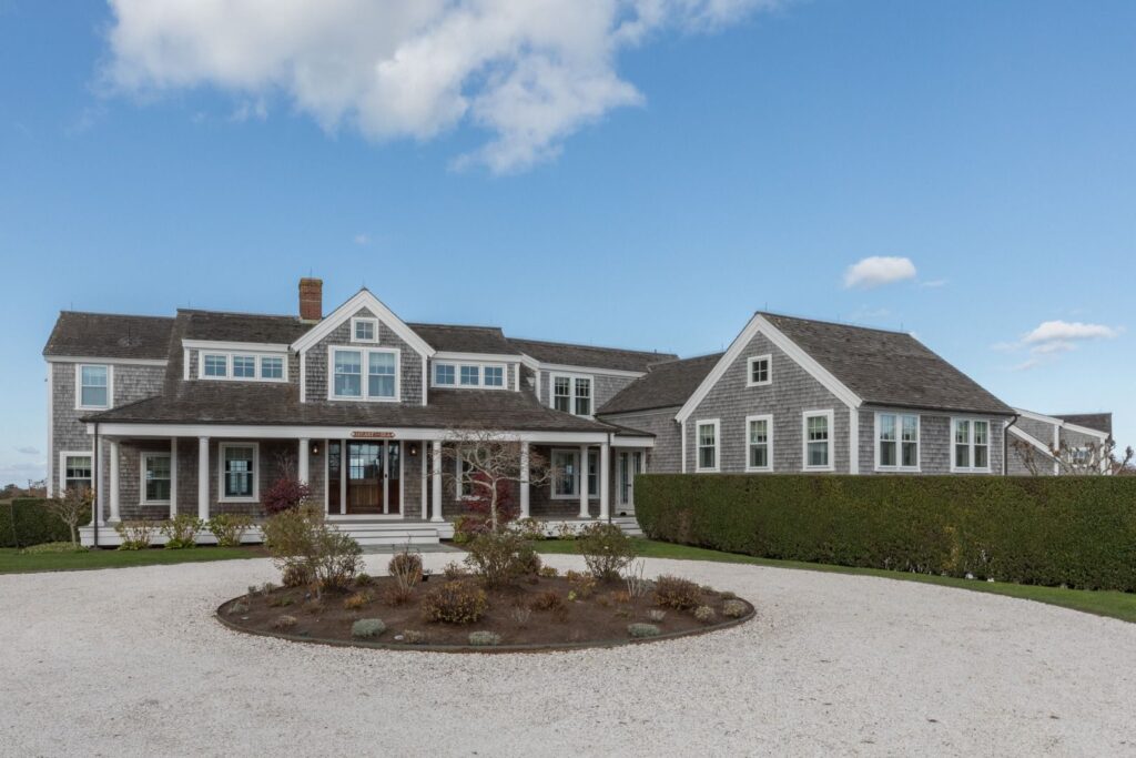 Exquisite Island Living in Nantucket, MA (PHOTOS) – housesoftherich.com